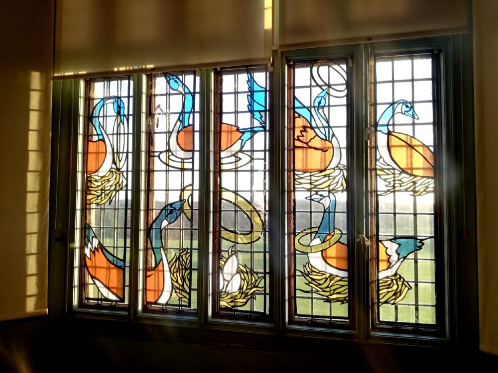 Mansion’s illuminated windows bring a touch of glass to Christmas ⋆ ...