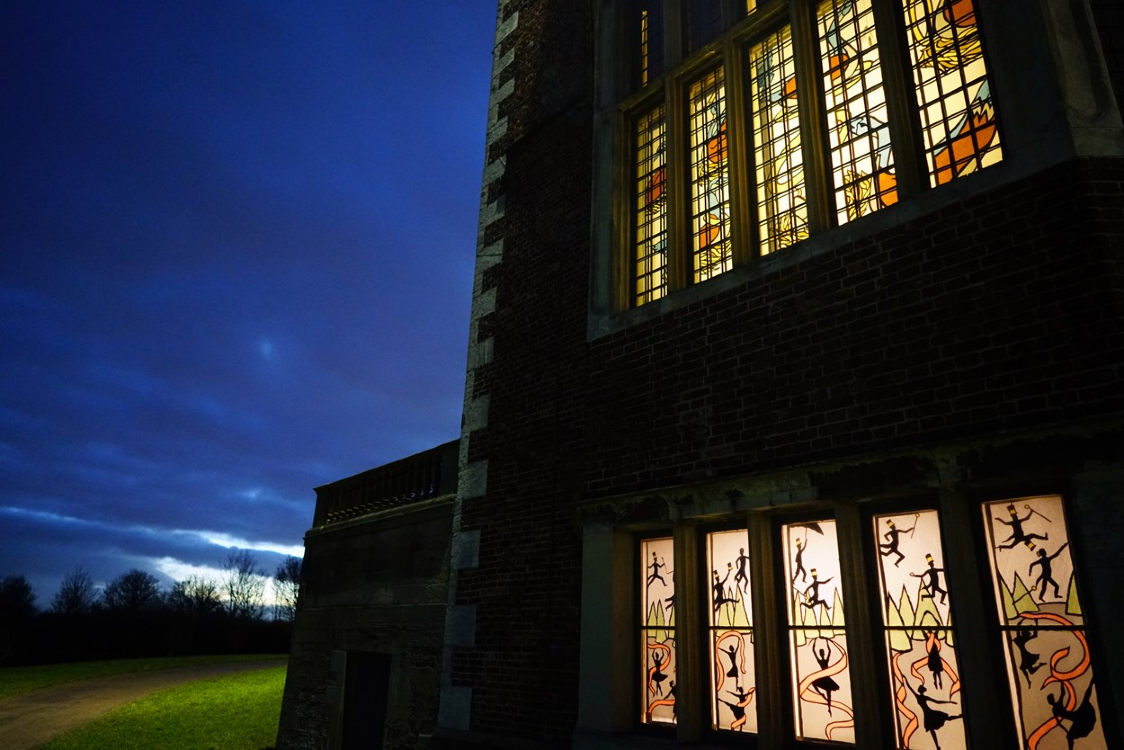 Mansion’s illuminated windows bring a touch of glass to Christmas ⋆ ...